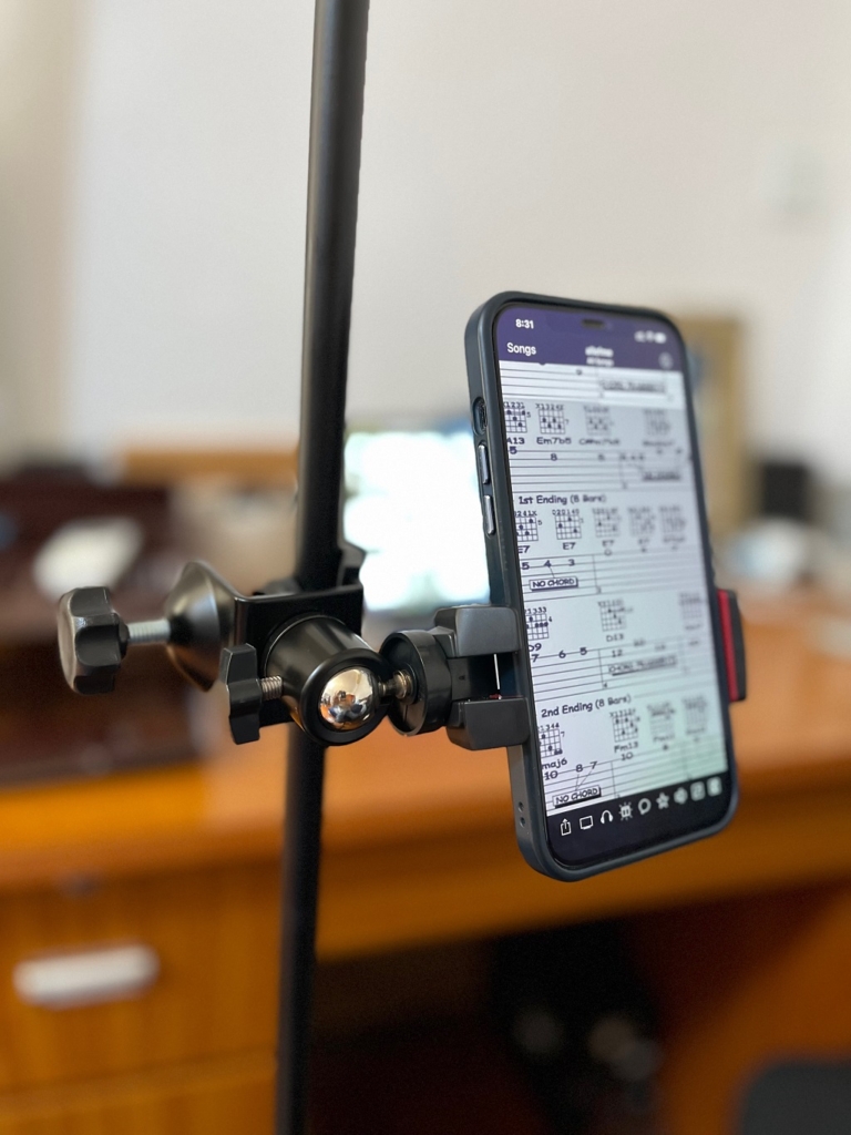 Compact Universal Mobile Device Holder - MDC01 - Journey Instruments ...